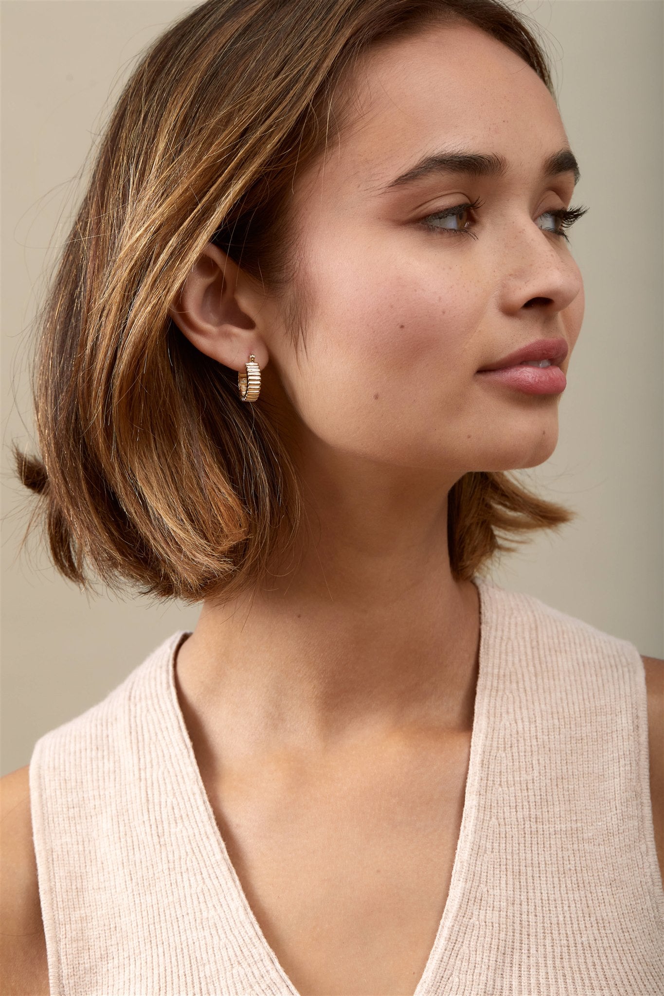 Jules Hoops – Set & Stones